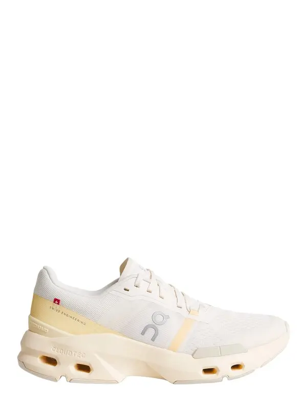 On Cloudpulse Trainers - White