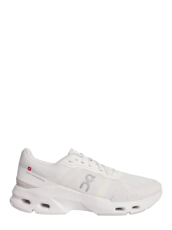 On Cloudpulse Trainers - White