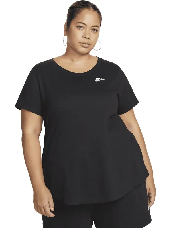 Nike Sportswear Club Essentials T-shirt - Black