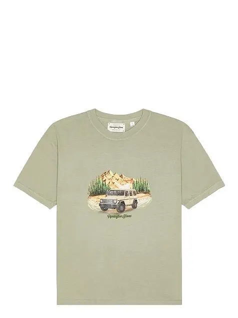 REMINGTON STONE Wagon Tee In Green - Sandstone