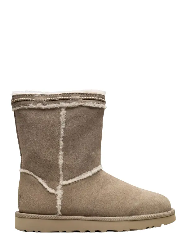 UGG Classic Boots - Brown