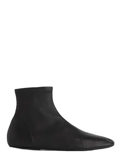 Co Round-toe Leather Bootie - Black