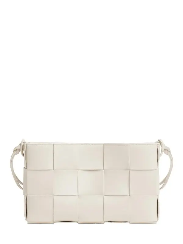 Bottega Veneta Cassette Pouch On Strap Intreccio - Chalk