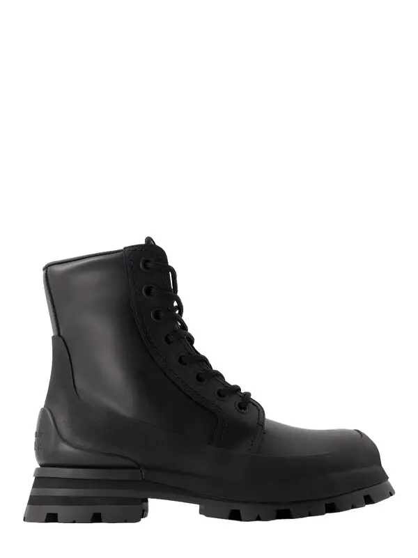 Alexander McQueen Wander Ankle Boots - Black