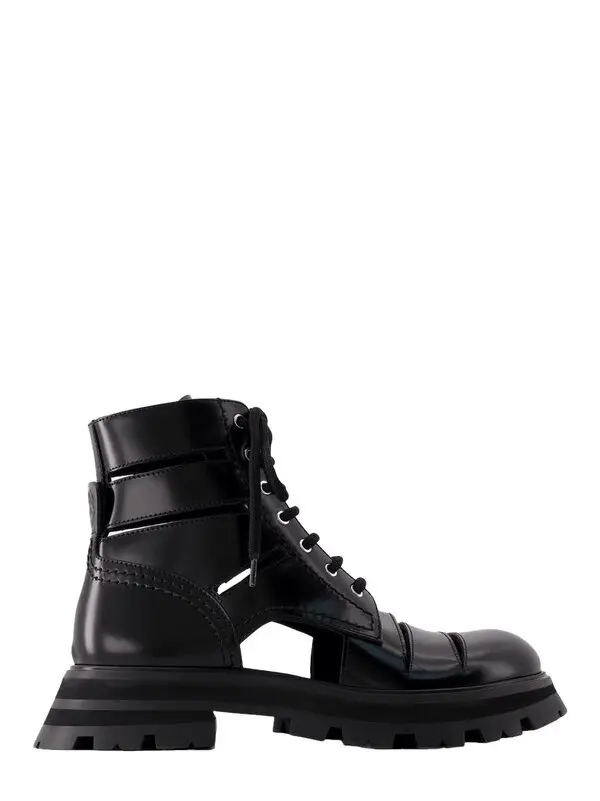 Alexander McQueen Wander Leather Ankle Boots - Black