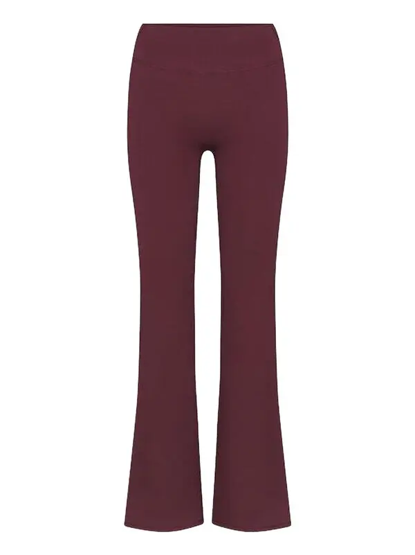 NIKESKIMS Matte Slim Flare Legging 'currant - Red