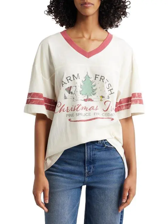 GOLDEN HOUR Peanuts® Christmas Tree Farm Graphic T-shirt - Marshmallow