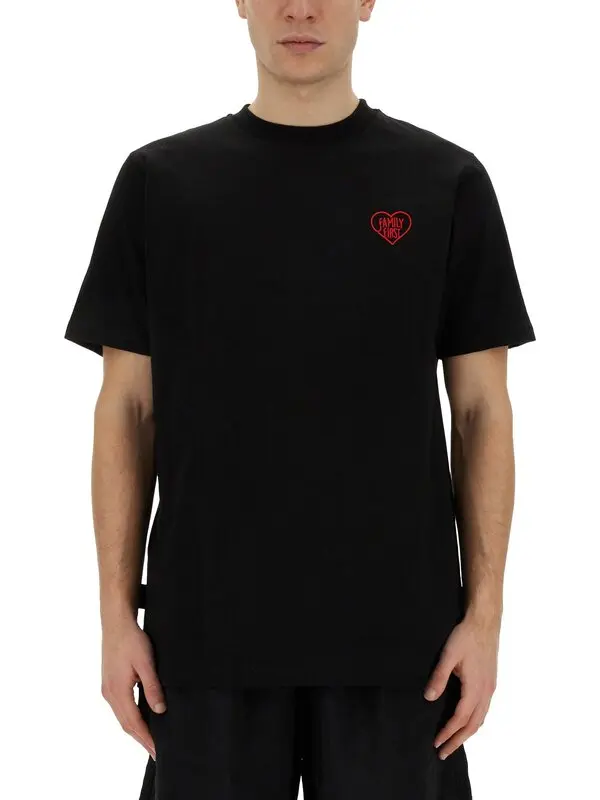 FAMILY FIRST T-shirt With Heart Embroidery - Black