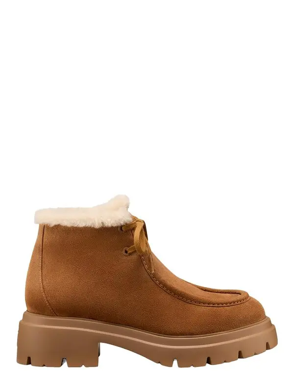STUART WEITZMAN Hudson Shearling-lined Chukka Booties - Doe Vanilla