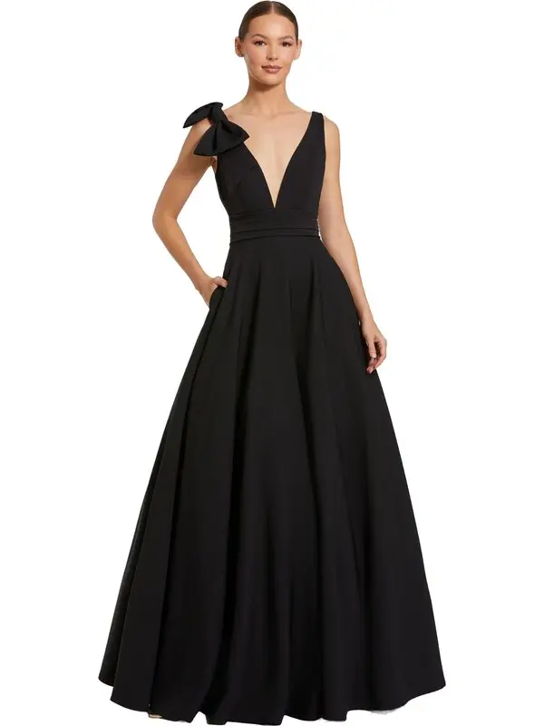 Mac Duggal Sleeveless Plunge Neck Ball Gown With Bow - Black