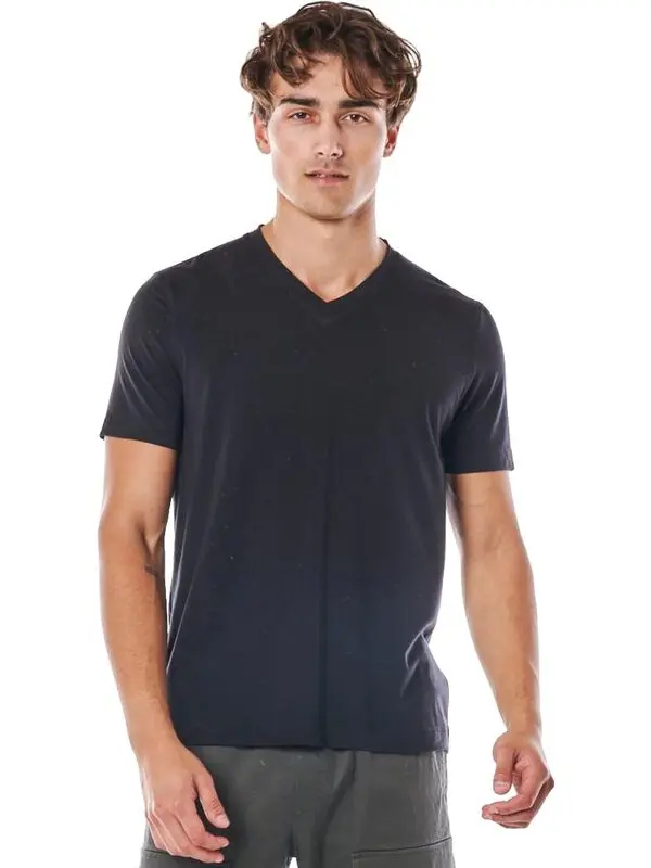 LEISURE LAB Everyday V-neck - Matte Black