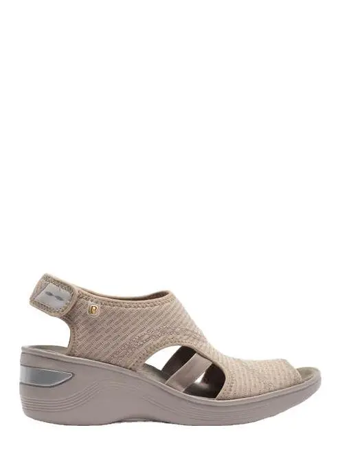 LIFESTRIDE Dream Wedge Sandal - Beige Fishnet