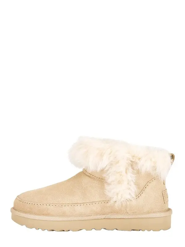 UGG Classic Ultra Mini Chalet Boot - Sandcastle