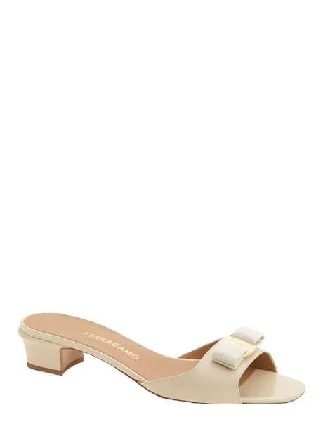 FERRAGAMO Vanilla Bow Slide Sandal - Mascarpone Biscotto