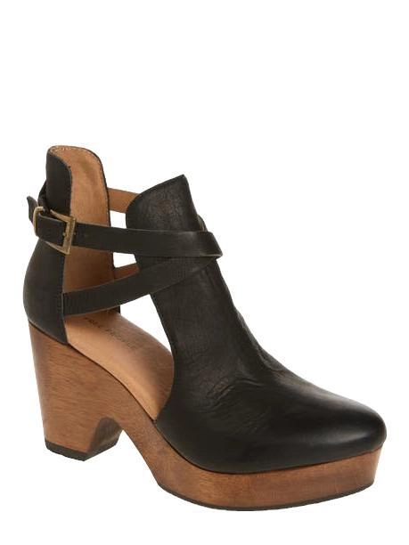 Free People Cedar Clogs - Black