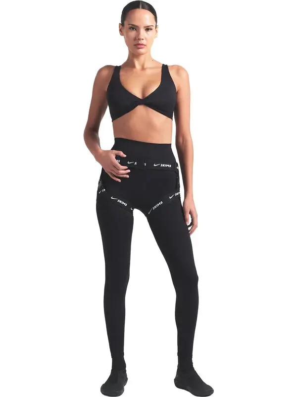 SKIMS Twist Front Bra | Black | Medium | Nike Matte - Obsidian