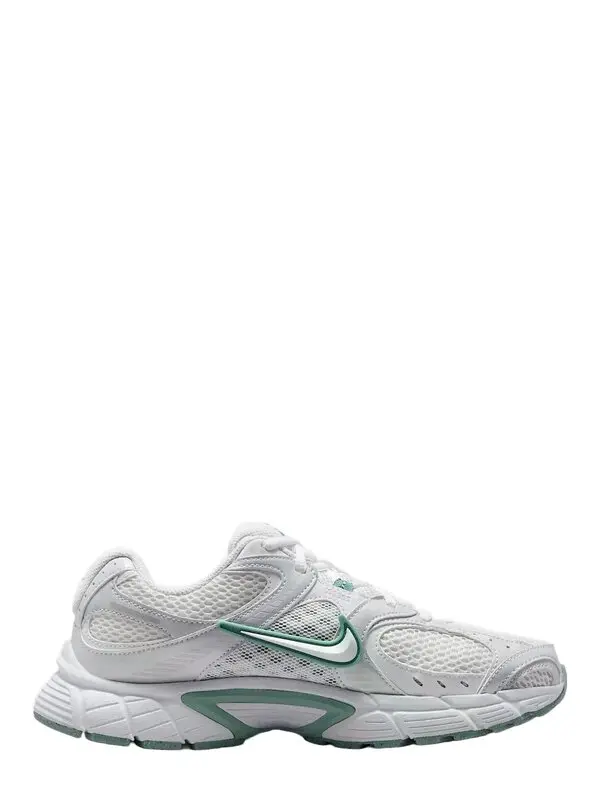 Nike V5 Rnr Sneakers - White