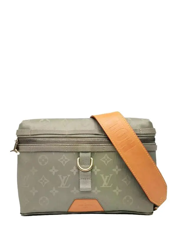 LOUIS VUITTON Monogram Titanium Messenger Pm - Grey