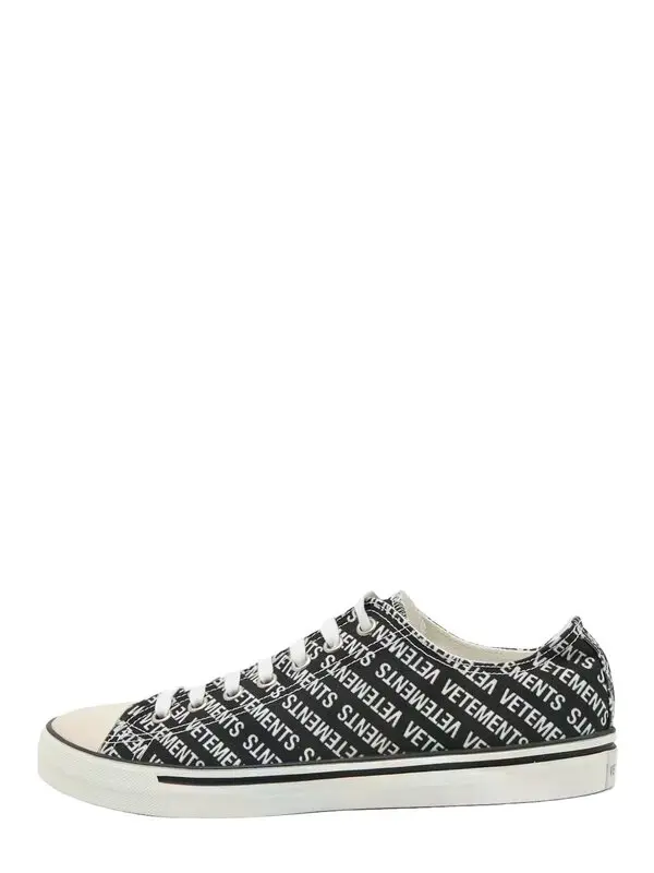 Vetements Logo-print Canvas Sneakers - Black