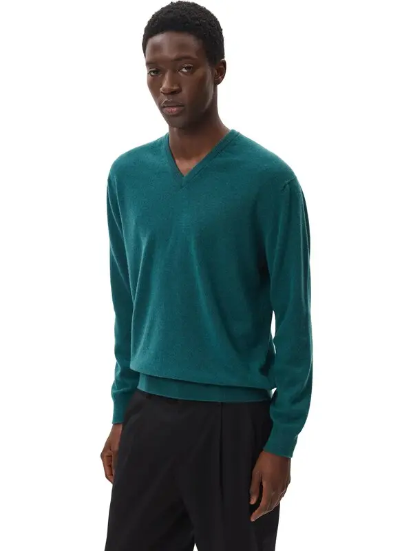 Johnstons Of Elgin Classic Cashmere V-neck Jumper - Green