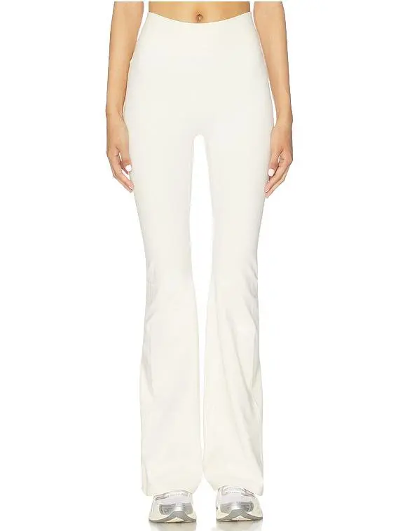 437 The Leisure Pant - Cream
