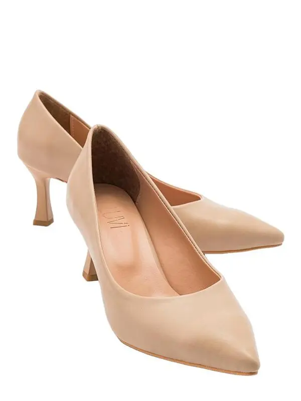 PROLOGUE SHOES Pedra Pointed Toe Pump - Beige