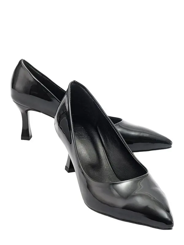 PROLOGUE SHOES Pedra Pointed Toe Pump - Black Patent