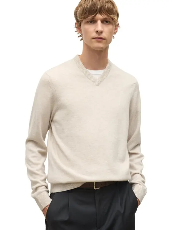 Johnstons Of Elgin Rory Classic Cashmere V-neck Jumper - Grey