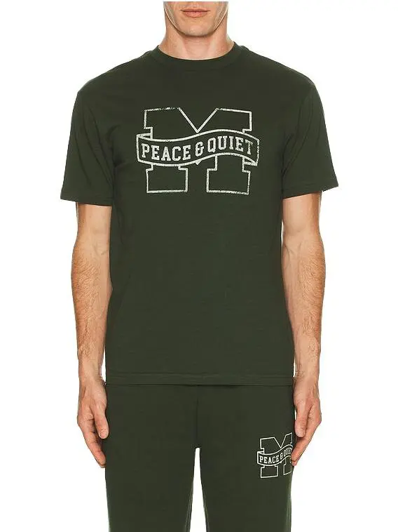 MUSEUM OF PEACE & QUIET Banner T-shirt In Green - Forest