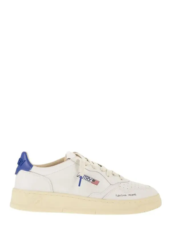 AUTRY Medalist Low Leather Sneakers With Embossed Logo - White/bluette