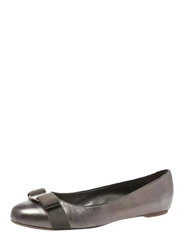 FERRAGAMO Vara Bow Leather Flats - Grey