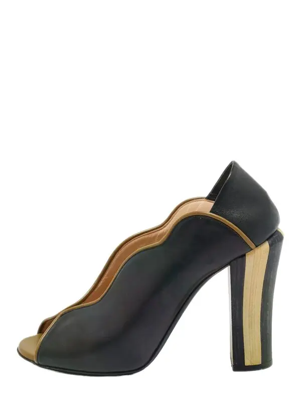 Fendi Scallop-edge Leather Pumps - Black