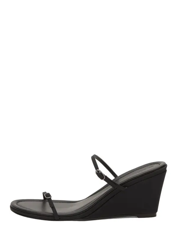 ST. AGNI Petit Belt Detail Wedge - Black