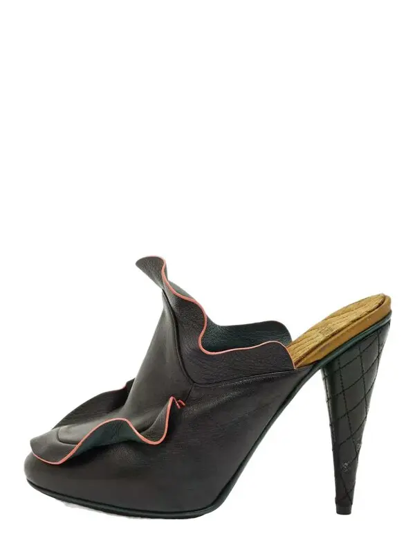 Fendi Ruffled Leather Sandals - Black