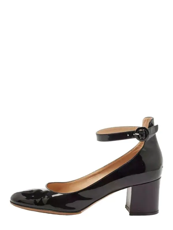GIANVITO ROSSI Mary Jane Pumps - Black