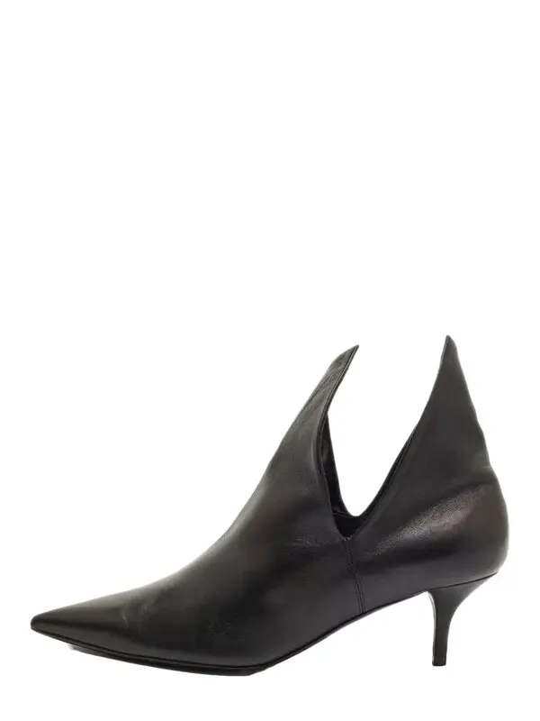 Burberry Essendon Leather Pumps - Black