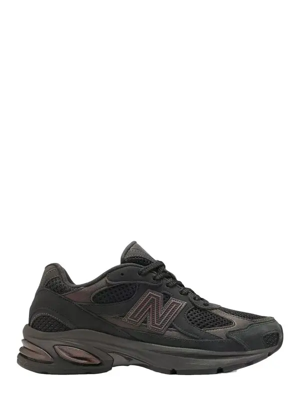 NEW BALANCE 2010 Logo-patch Sneakers - Black