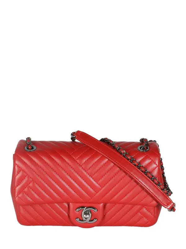Chanel Chevron Lambskin Cc Crossing Single Flap Bag - Red