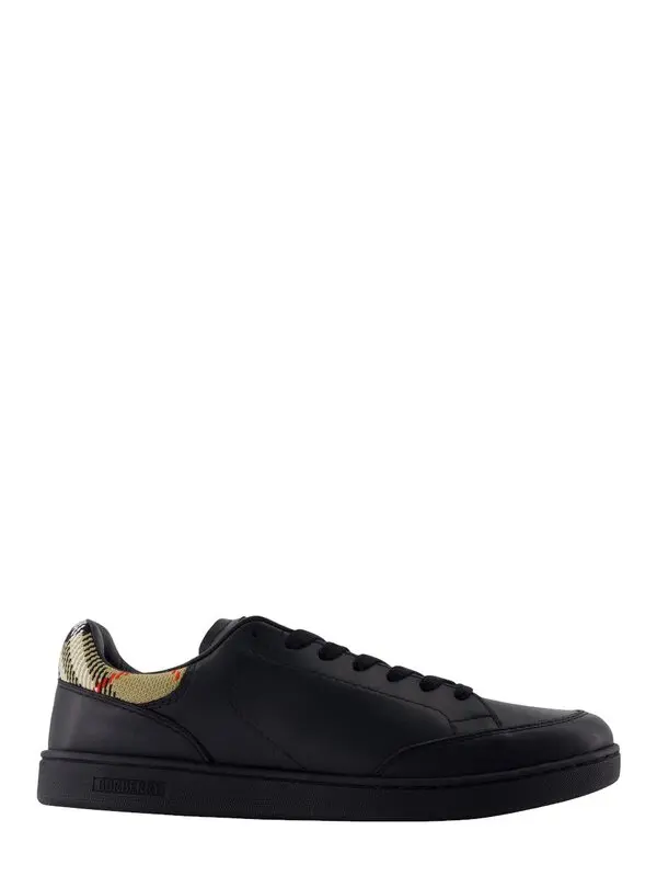 Burberry Low Top Sneakers - Black