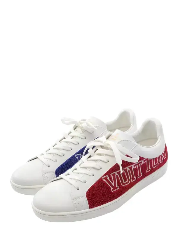LOUIS VUITTON 2018 Grained Leather Sneakers - White