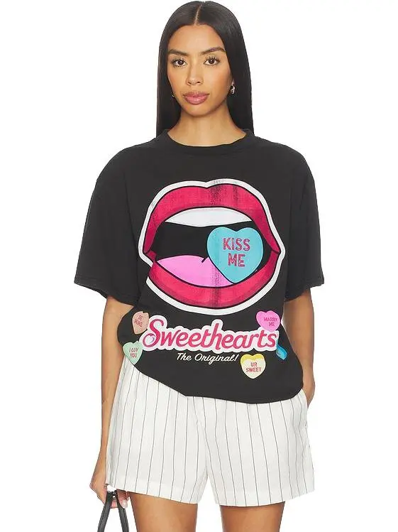 PHILCOS Sweethearts Kiss Me Tee - Black Pigment