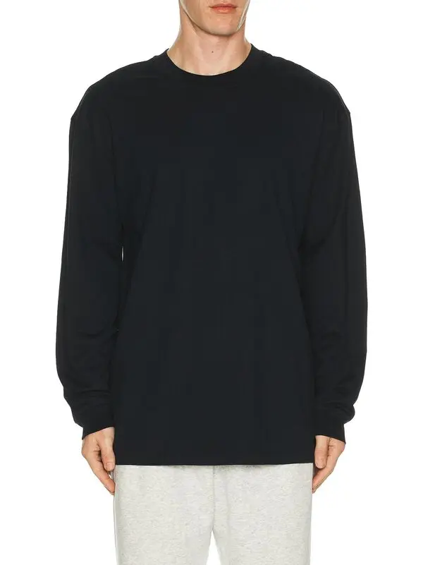 SKIMS Heavyweight Cotton Long Sleeve T-shirt In White - Obsidian
