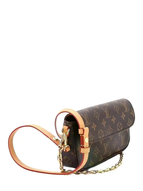 LOUIS VUITTON Ivy Wallet On Chain Monogram Canvas - Brown