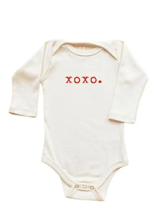 TENTH & PINE Hugs & Kisses Organic Baby Bodysuit - Natural Red Lettering