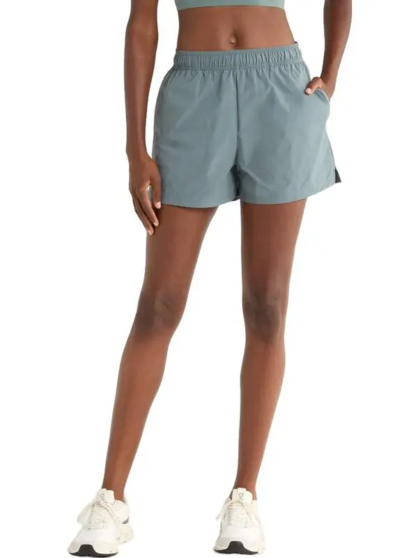 On 3-inch Core Running Shorts - Olive