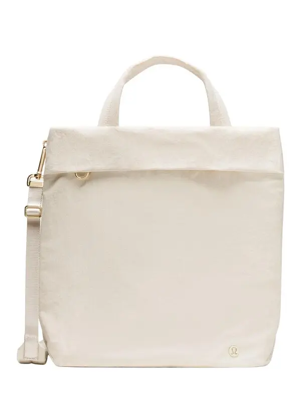 Lululemon On My Level Tote Bag 20l - Light Ivory/gold