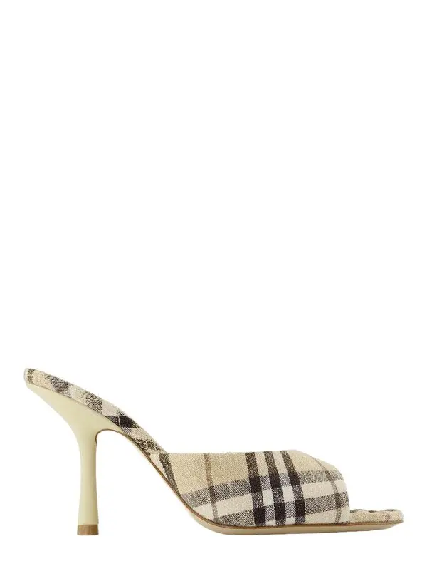 Burberry Mews 90 Chk Pumps - Beige