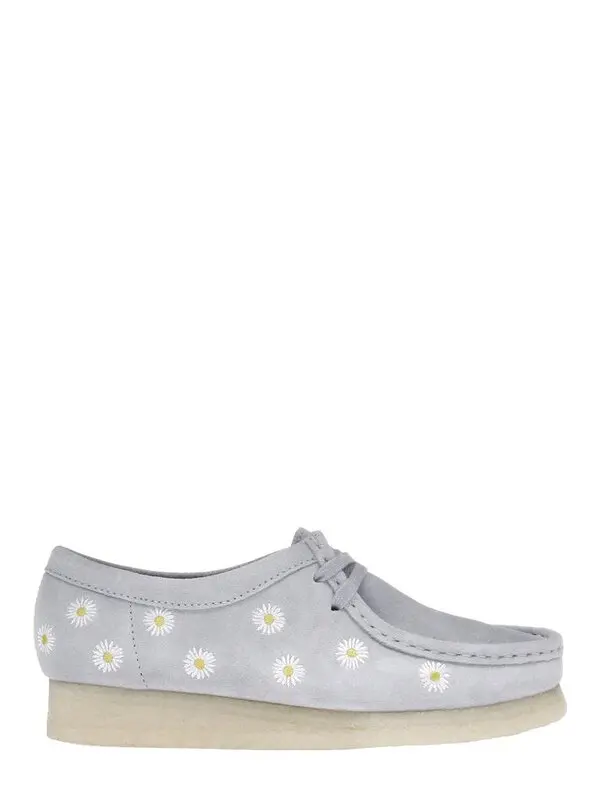 Clarks Wallabee With Daisy Embroidery - Cloud Grey