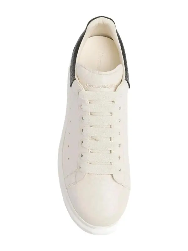 Alexander McQueen Oversized Grainy Leather Low-top Sneakers - Naturlblk