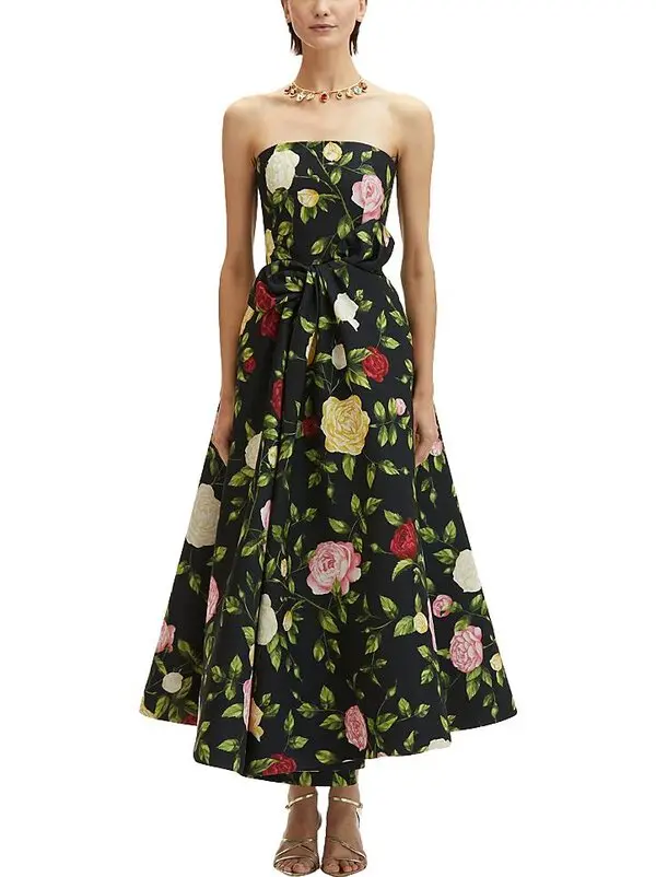 Oscar De La Renta Clothing And Accessories Editorialist